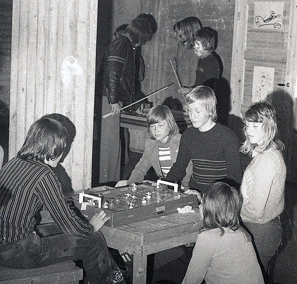 På ungdomsklubben på Lena var det mange som hadde det fint - Totens Blad