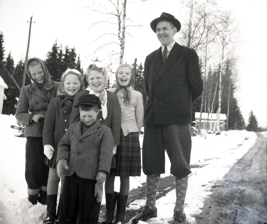 Hvem er menneskene på arkivbildene? - Totens Blad