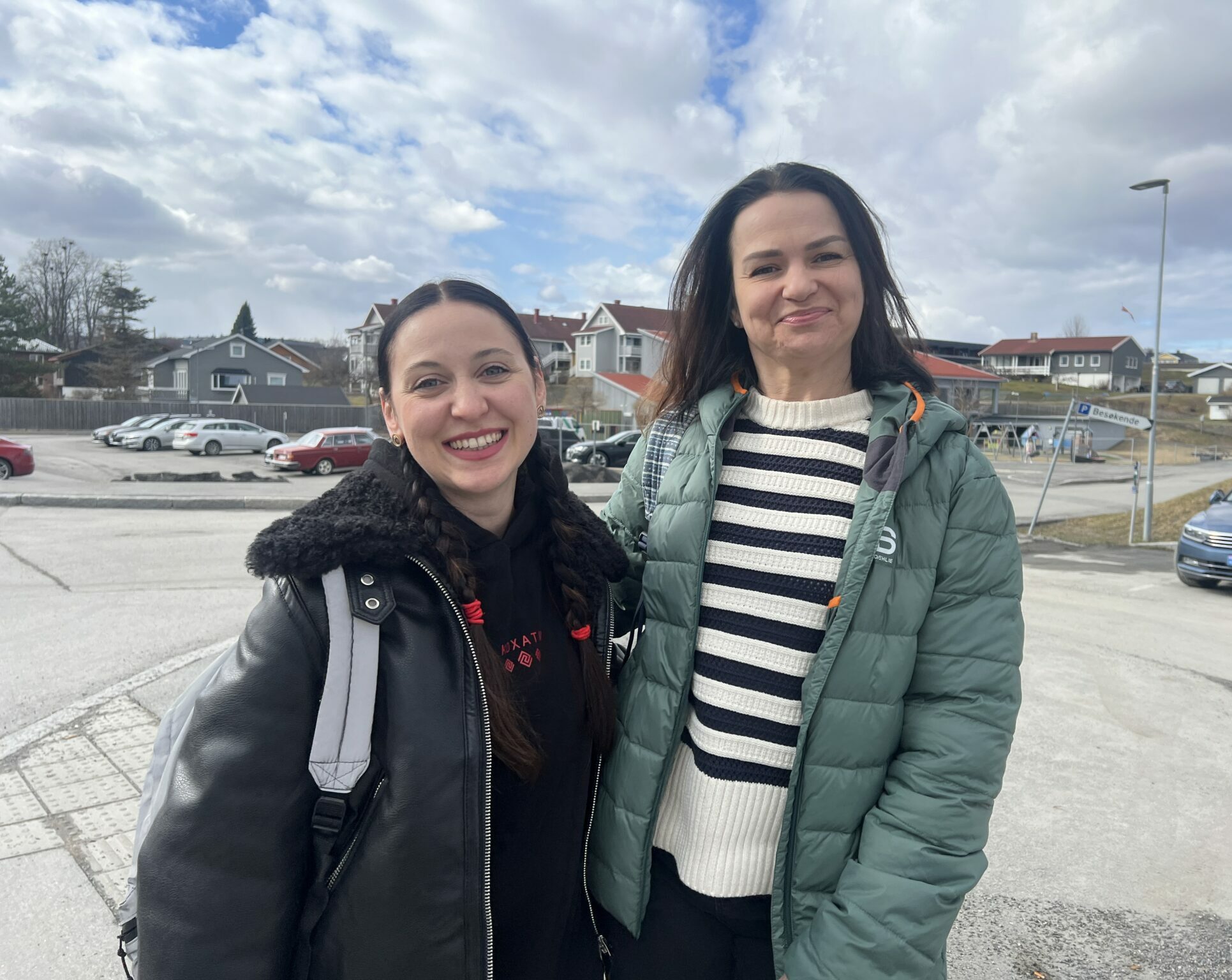 Mange kan ikke engelsk, Mariia og Iryna opplever store forskjeller ... Mange kan ikke engelsk, Mariia og Iryna opplever store forskjeller ...