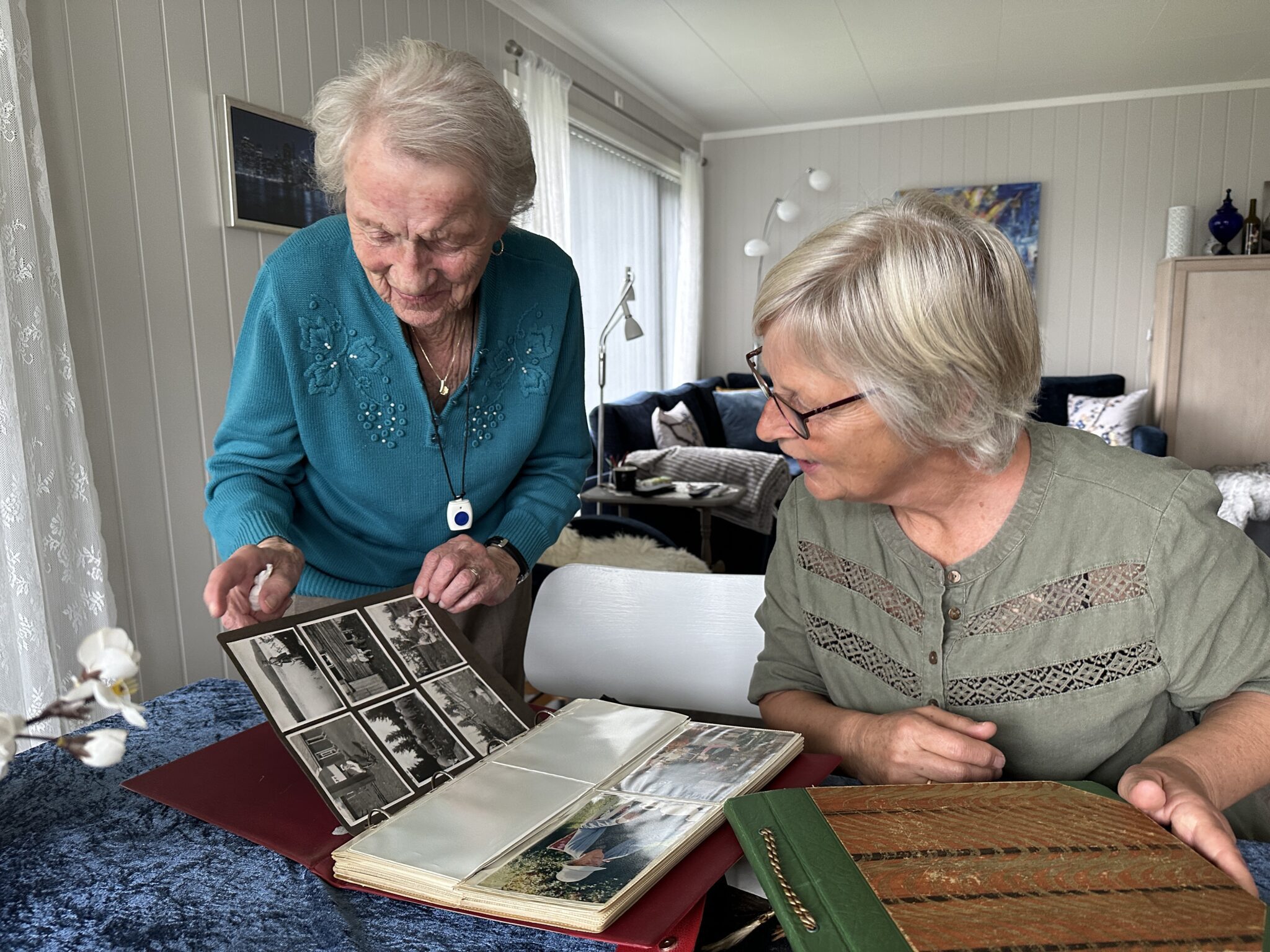 Vesla (90) har ei skattekiste med minner fra Anfinnsætra - Totens Blad